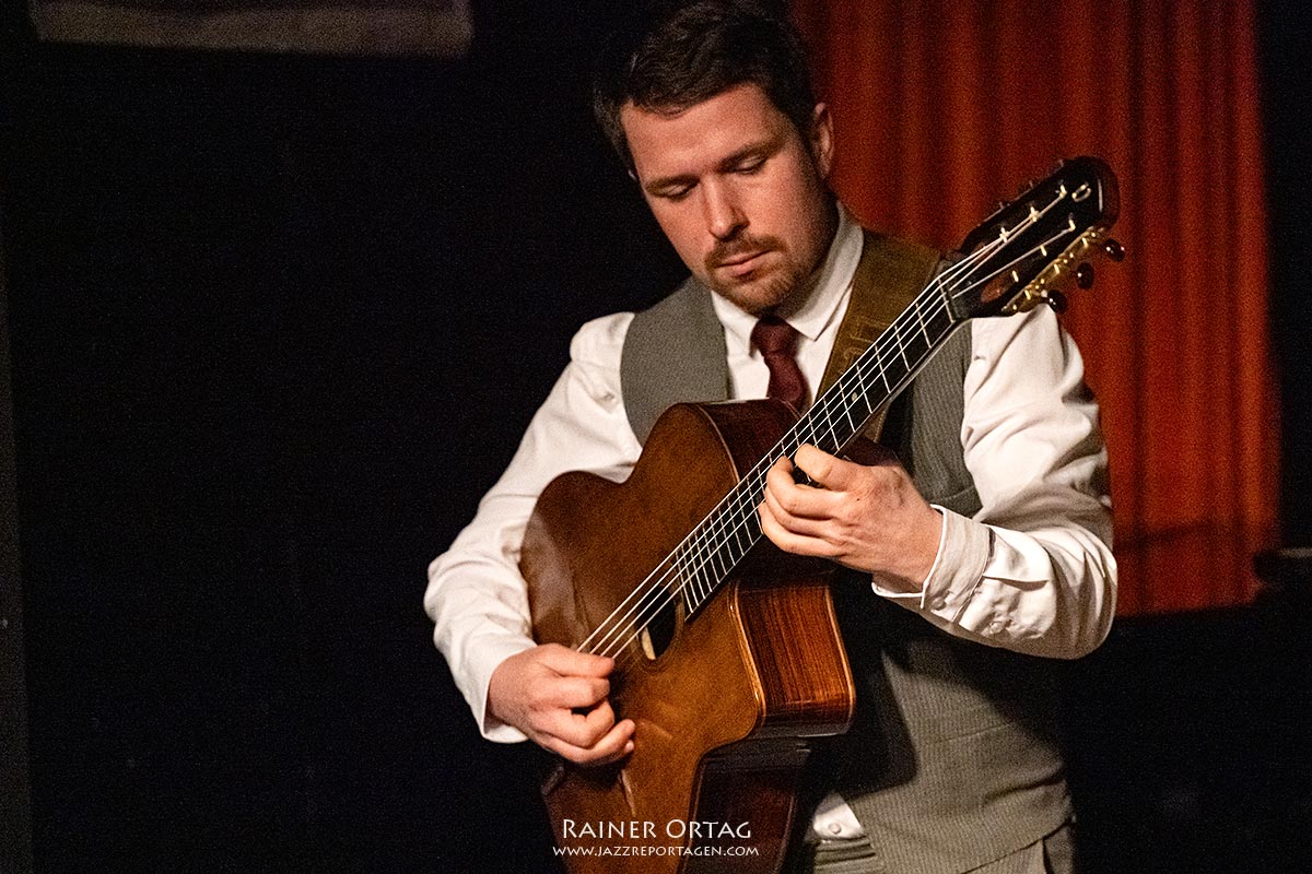 Diknu Schneeberger Trio im Jazzclub ZWE - Jazzreportagen.com