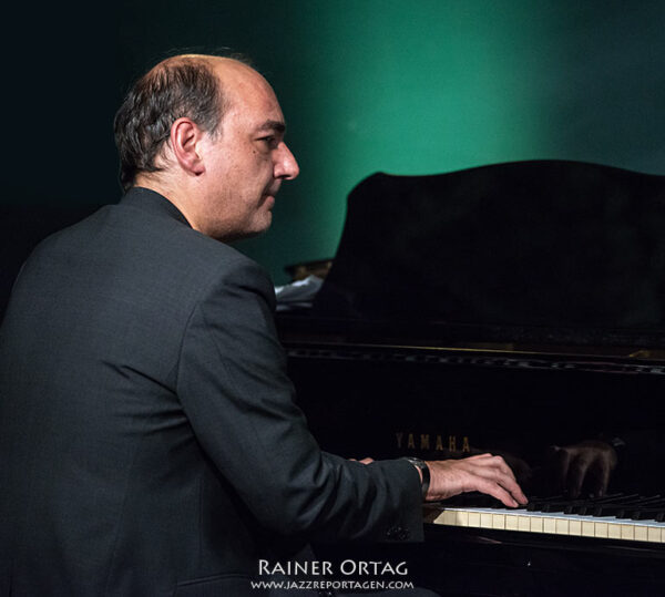 Oliver Kent - Oliver Kent